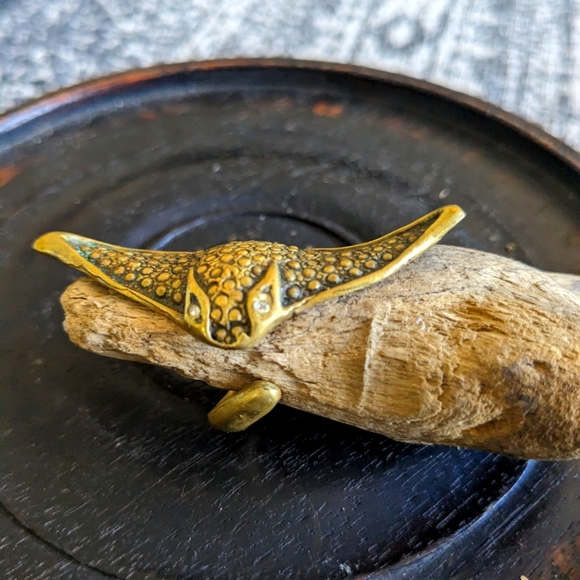 Handmade by an artisan | Jewelry | Beautiful Manta Ray Ring In Solid ...